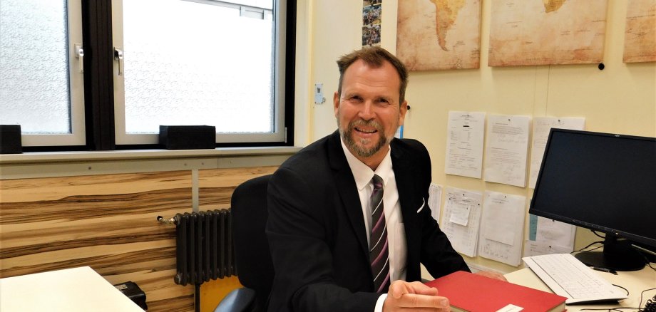 Neuer Schulleiter an der WGS | Gemeinde Kriftel – Obstgarten des ...